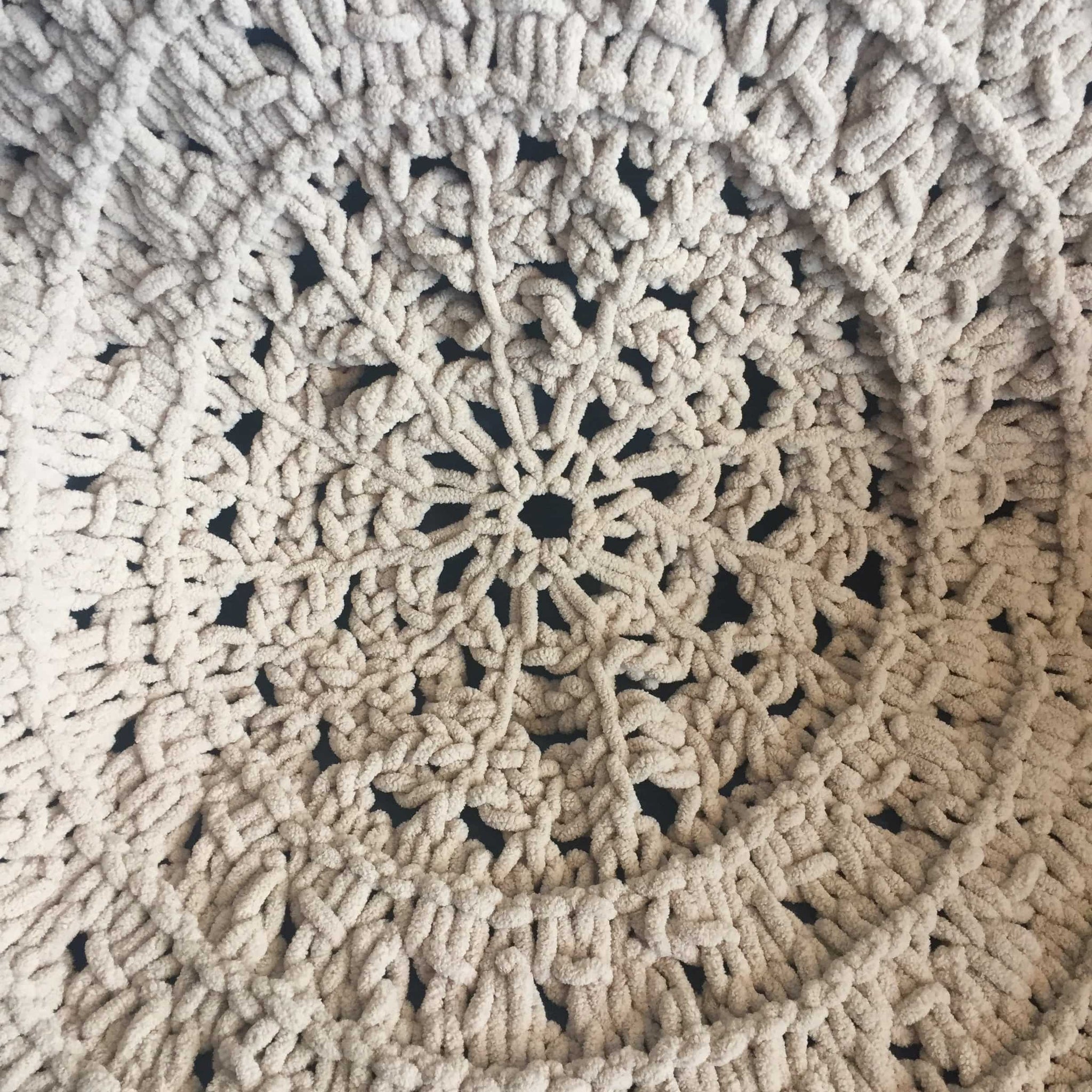 PATTERN: Circular Crochet-Look Throw Blanket – ILoveMyBlanket