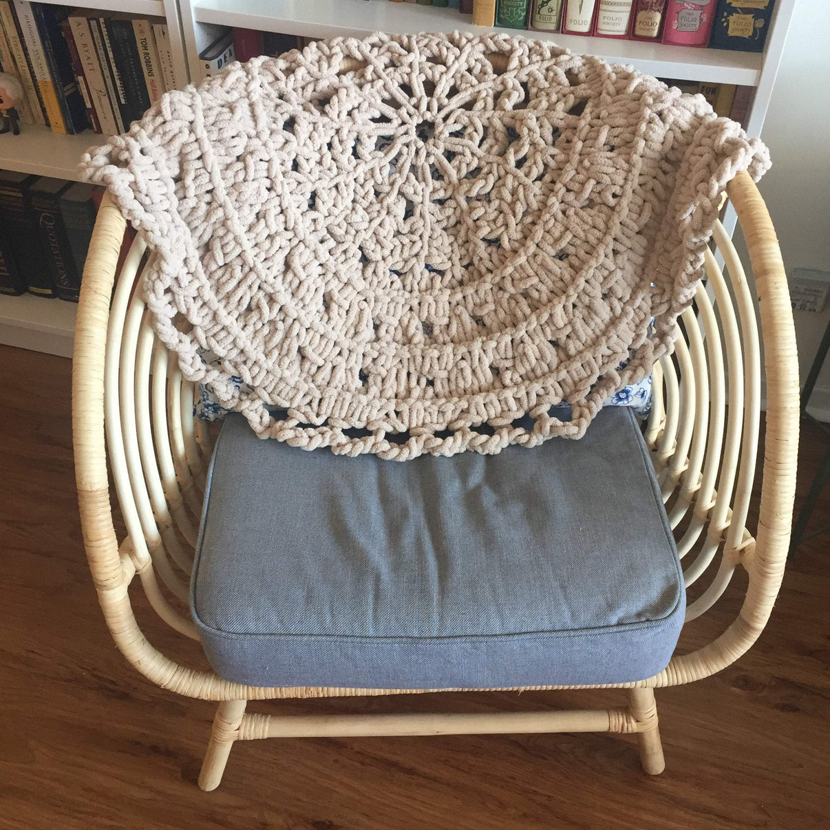 PATTERN: Circular Crochet-Look Throw Blanket – ILoveMyBlanket